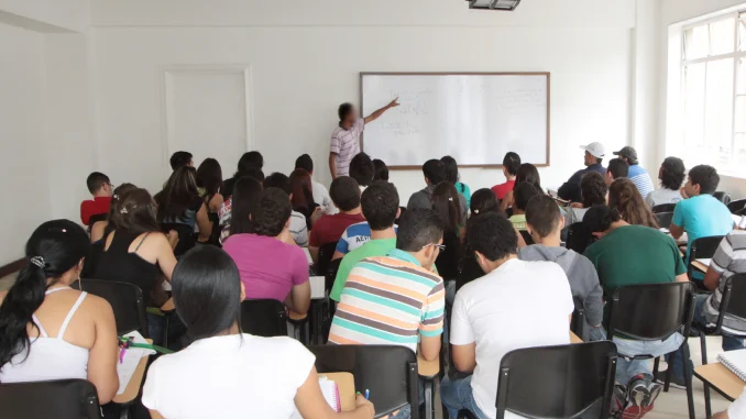 Profesor le pidió plata a un estudiante para pasar la materia