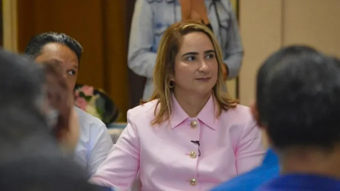 Escrito de acusación contra ex secretaria de Educación